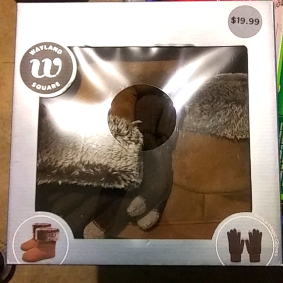 Wayland Square | Shoes | Memory Foam Slipper Boots And Gloves | Poshmark